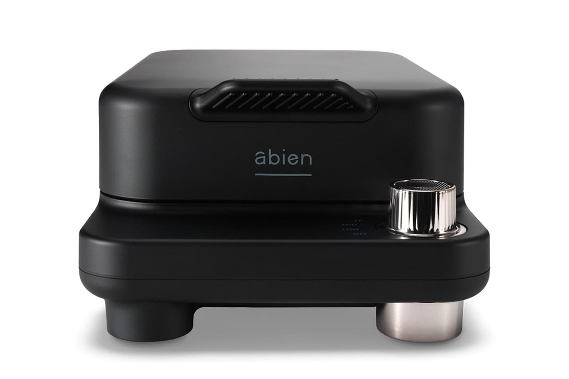 贅沢な食パン1枚焼グリル『abien BREAD GRILL』。冷凍パンも一瞬で香ばしいトーストに焼き上げてしまうぞ。まずは1枚焼いて食べてみた!! – モノ・マガジンweb