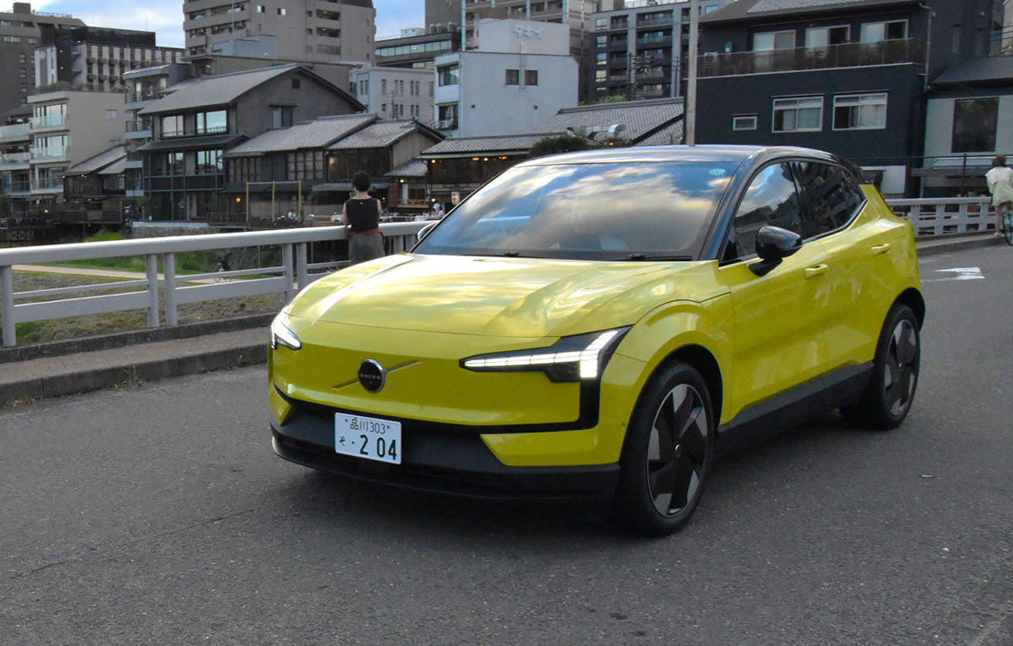 苦行？ 余裕？ 純EVのボルボ EX30で京都へ行ってみた！ – モノ・マガジンweb