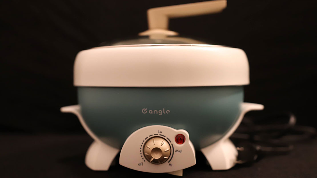 EDION（エディオン）のPB家電「e angle（イーアングル）」。ビジュ家電で部屋をカラートータルコーディネイト!! グリル鍋でアツアツのおでん食べてみた！ – モノ・マガジンweb