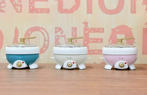 EDION（エディオン）のPB家電「e angle（イーアングル）」。ビジュ家電で部屋をカラートータルコーディネイト!! グリル鍋でアツアツのおでん食べてみた！ – モノ・マガジンweb