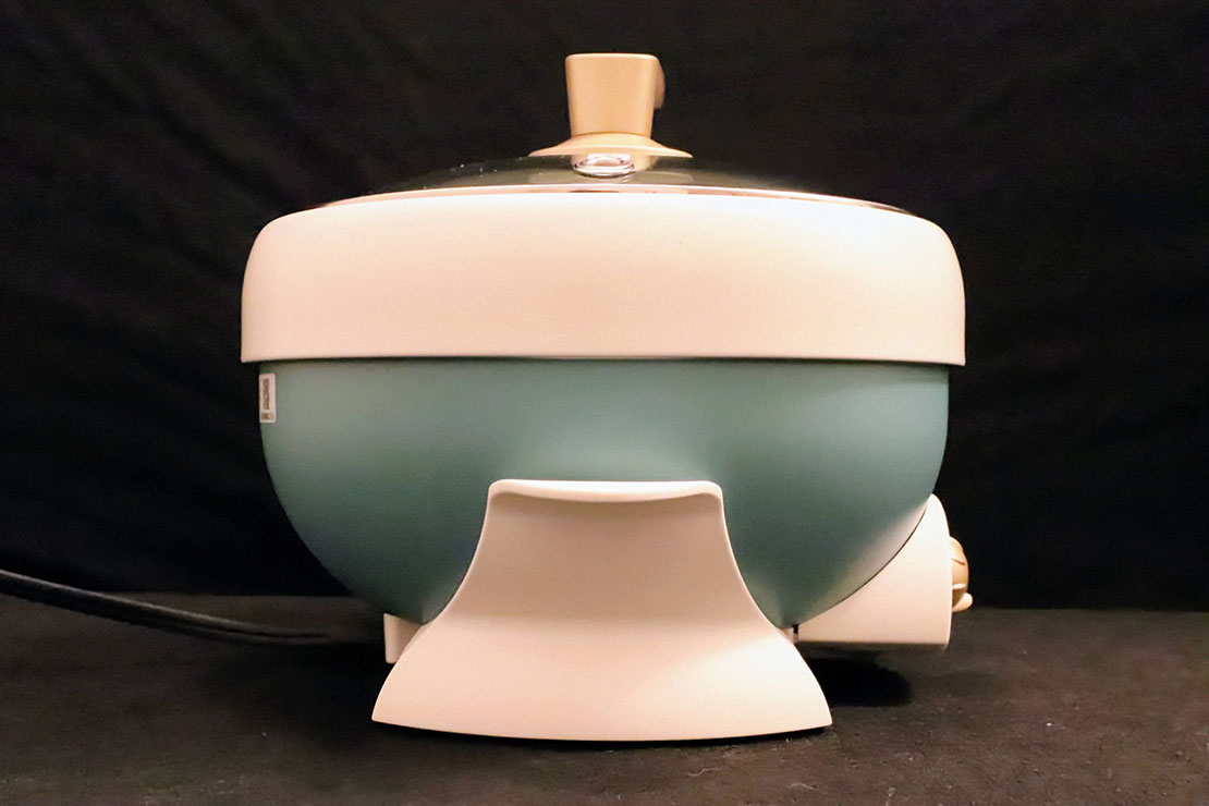 EDION（エディオン）のPB家電「e angle（イーアングル）」。ビジュ家電で部屋をカラートータルコーディネイト!! グリル鍋でアツアツのおでん食べてみた！ – モノ・マガジンweb