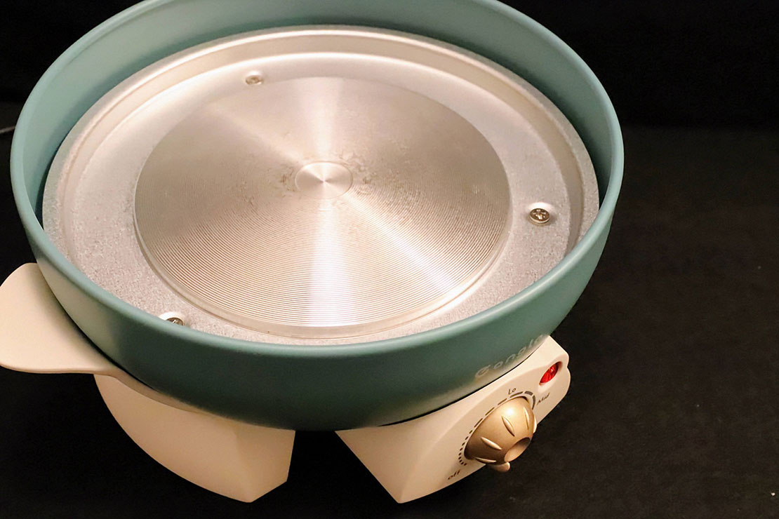 EDION（エディオン）のPB家電「e angle（イーアングル）」。ビジュ家電で部屋をカラートータルコーディネイト!! グリル鍋でアツアツのおでん食べてみた！ – モノ・マガジンweb