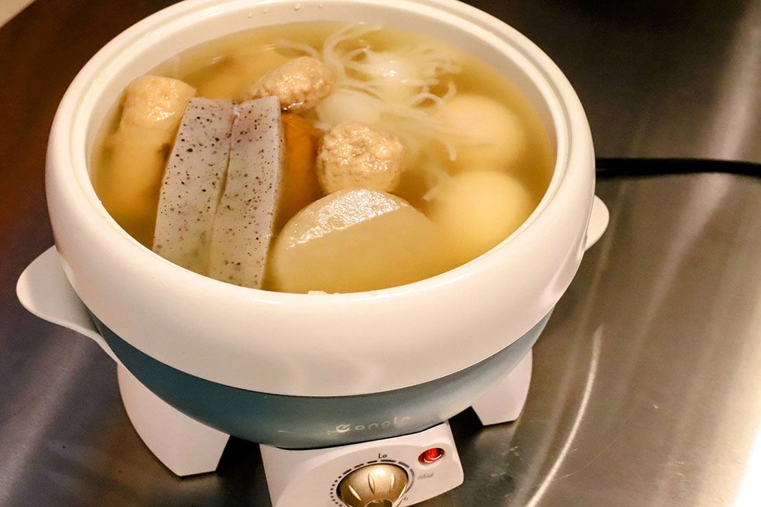 EDION（エディオン）のPB家電「e angle（イーアングル）」。ビジュ家電で部屋をカラートータルコーディネイト!! グリル鍋でアツアツのおでん食べてみた！ – モノ・マガジンweb