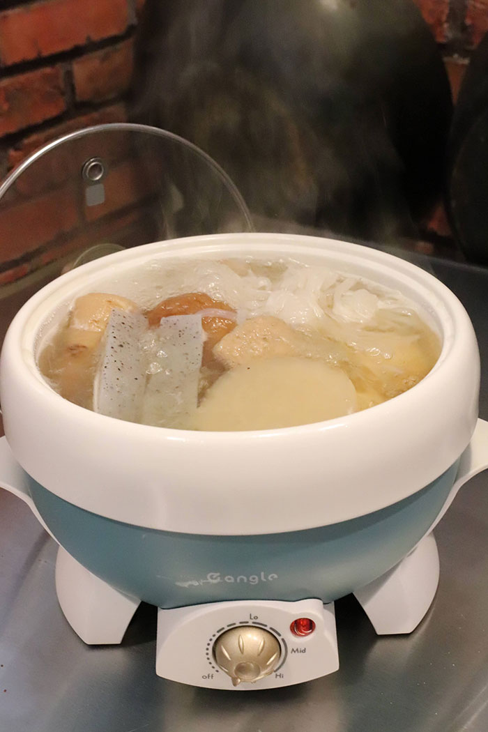 EDION（エディオン）のPB家電「e angle（イーアングル）」。ビジュ家電で部屋をカラートータルコーディネイト!! グリル鍋でアツアツのおでん食べてみた！ – モノ・マガジンweb