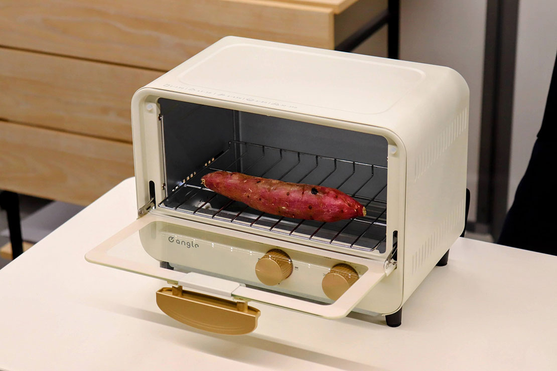 EDION（エディオン）のPB家電「e angle（イーアングル）」。ビジュ家電で部屋をカラートータルコーディネイト!! グリル鍋でアツアツのおでん食べてみた！ – モノ・マガジンweb